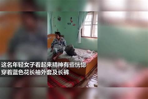 陌生女子爬进自家卧室，开着空调呼呼大睡，女房主果断报警房主卧室空调