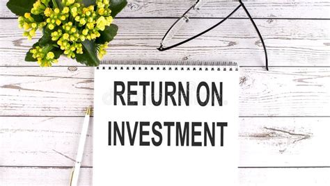 Retorno Sobre O Conceito De Texto De Investimento Escrita Em Notebook