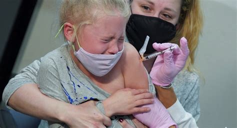 Slachtoffers Van Vaccins Raken Invalide Na Het Nemen Van Een Covid Prik