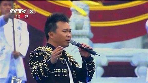 一曲《万里长城永不倒》，慷慨激昂，歌声令人热血沸腾音乐流行乐好看视频