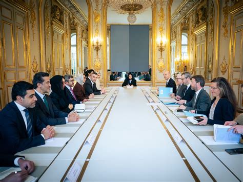 Abdullah bin Zayed se reúne secretário geral do Palácio do Eliseu