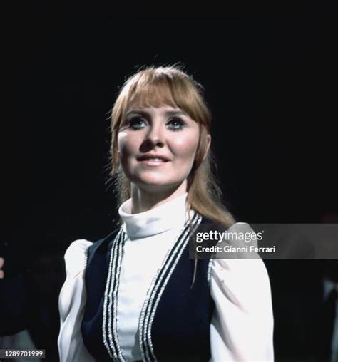 Singer Lulu Photos And Premium High Res Pictures Getty Images