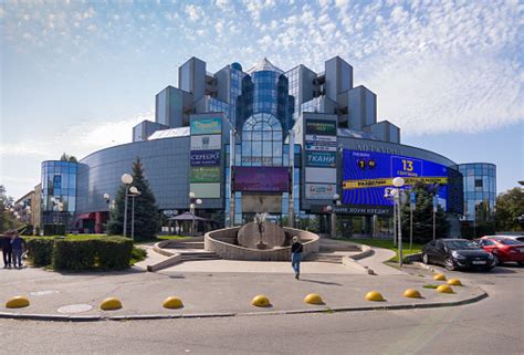 볼고그라드 러시아 2019년 9월 7일도시의 보로실로프스키 지구에 있는 비즈니스 센터 머큐리 건물 개발에 대한 스톡 사진 및
