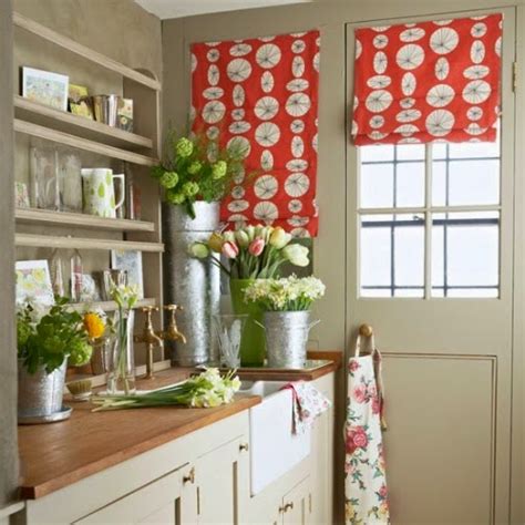 D E C O R A R E The Tiniest Kitchen In The World