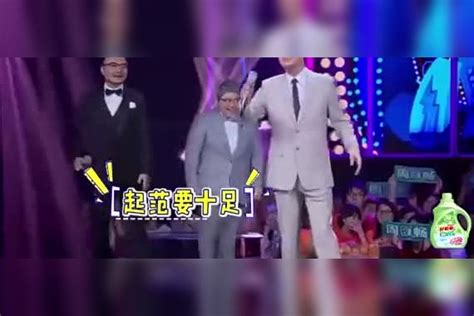 费玉清还没出场就嗨爆全场！唱《千里之外》，再现经典动作！全场经典动作