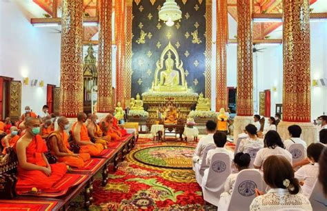ผวจแพร่ นำพุทธศาสนิกชนร่วมฟังเทศน์ และเวียนเทียน เนื่องในวันมาฆบูชา