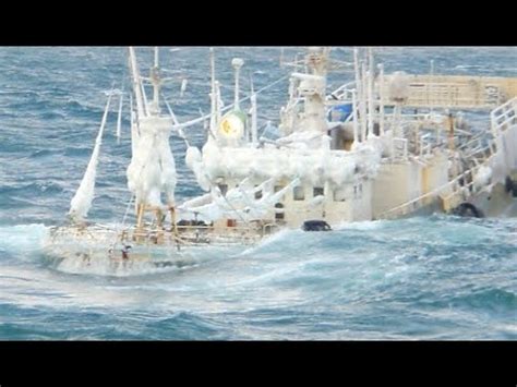 TOP 10 BIG FROZEN SHIPS OVERCOME TERRIBLE WAVES IN WINTER STORM CRASH
