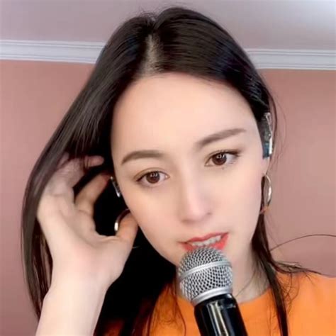最擅長的蹲蹲舞異域風情小姐姐 唐艺直播
