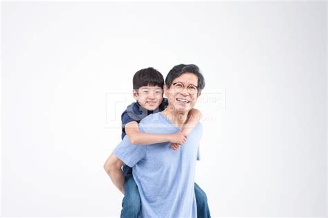 Pho335 168 Pho335 프리진 사진 가족 남자 에프지아이 프리진 컨셉 Pho335 Pho335b 사람