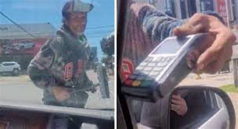 Limpiaparabrisas Se Vuelve Viral Tras Sacar Terminal Y Aceptar Pago Con