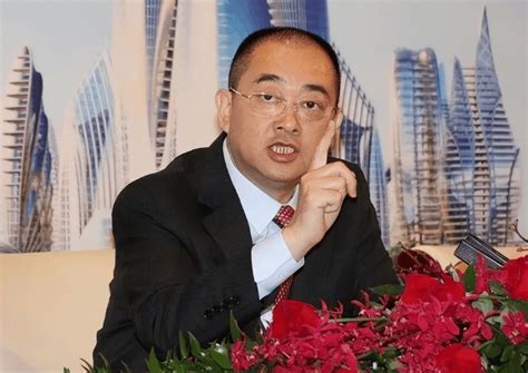 恒大原总裁夏海钧终身禁入证券市场证监会：对夏海钧采取终身证券市场禁入措施，罚没1500万恒大地产当事人规定