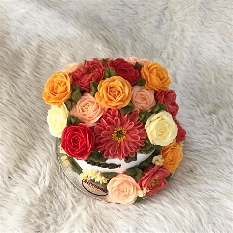 Streusels Mini Buttercream Floral Cake ️ Cakestagram