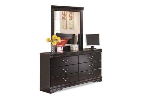 Huey Vineyard Dresser And Mirror