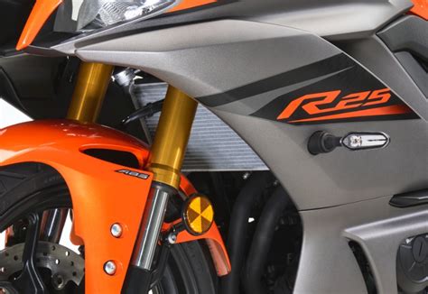 Yamaha YZF R25 Kini Dengan Warna Orange Lynx Dan Racing Blue Harga