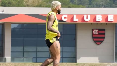 Gabigol está treinando o elenco do Flamengo após ser cortado dos