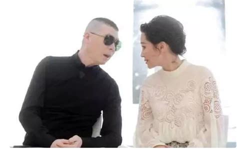 馮小剛和許晴的威尼斯大片曝光，網友：他倆絕不止朋友那麼簡單！ 每日頭條