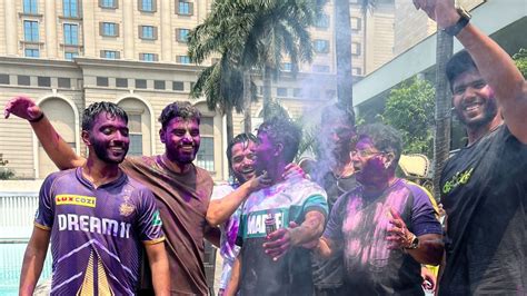 Kkr Ipl 2024 রং বরসে রে হোলির দিন গম্ভীর নন গৌতম রং মেখে ভূত