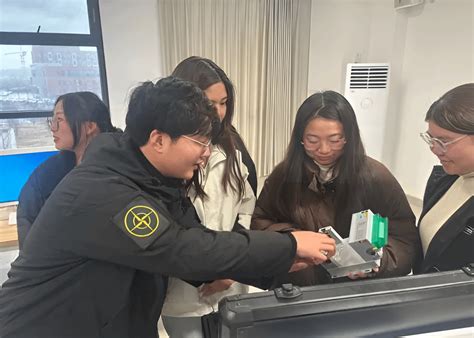 人工智能技术应用 人工智能学院