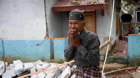 Indonesian Rescue Workers Racing To Reach Trapped Victims Recover
