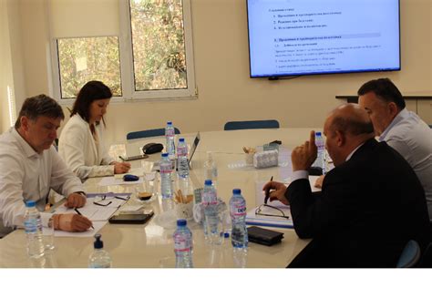 Членове на Управителния съвет и на екипа на НСОРБ правят преглед на законодателството свързано