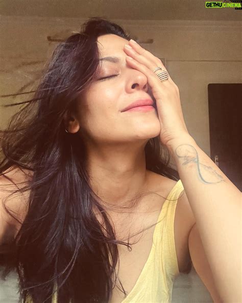 Anuja Sathe Wiki Biography Age Gallery Spouse And More