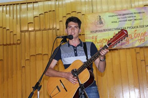 Зала „Катя Попова” събра почитатели на руските песни поезия и танци ОП Общински медиен