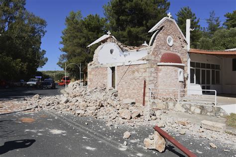 Magnitude 5 8 Earthquake Hits Greeces Crete Leaving 1 Dead Daily Sabah