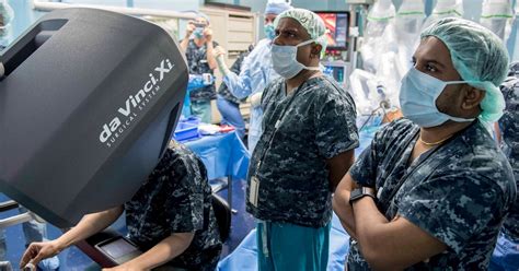 Us Navy Sri Lankan Surgeons Perform First Ever Robot Assisted Surgery