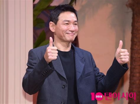 Ten 포토 황정민 수리남 엄지척 텐아시아