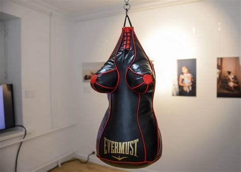Создать мем боксерский мешок с титьками Evermust боксёрская груша
