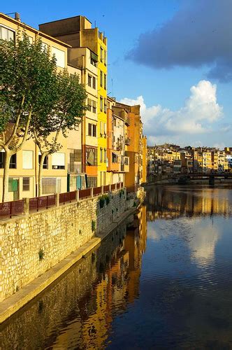 Girona Y La Peculiaridad De Sus Atractivos