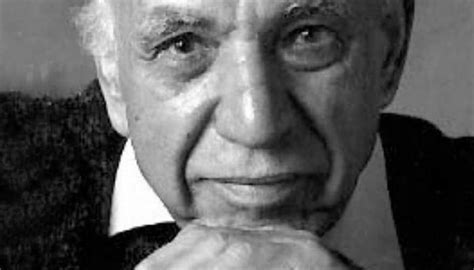 صلاح أبوسيف عامل النسيج الذي غيّر مزاج السينما المصرية فيديو