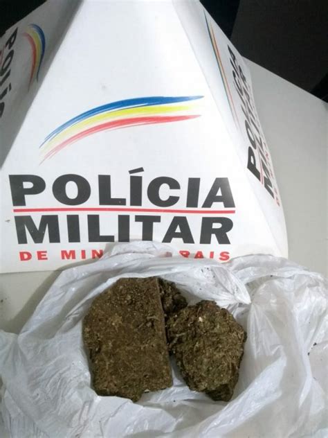 Após denúncia anônima jovem de anos é preso pela PM drogas