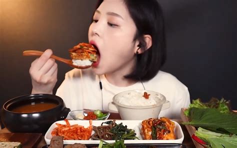 【只有吃和咽】boki 辣炒猪肉 菜包饭田螺大酱汤 三室一厅食物无影无踪，咀嚼加速超过瘾！ 微甜的鱼 微甜的鱼 哔哩哔哩视频