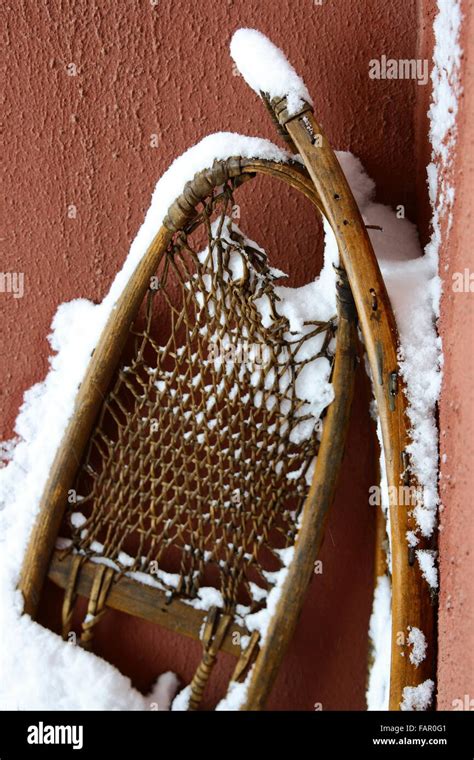 Alte schneeschuhe Fotos und Bildmaterial in hoher Auflösung Alamy
