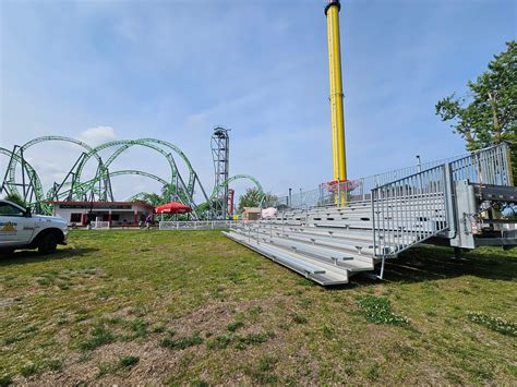 45 Towable Bleacher For Jetpack Flying Water Circus At Adventureland