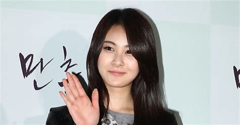 포토 손은서 백옥 같은 피부 과시