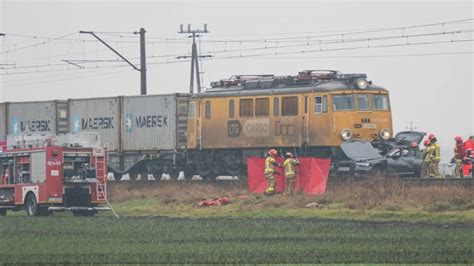 Wypadek na przejeździe kolejowym Nie żyją dwie osoby Wykop pl