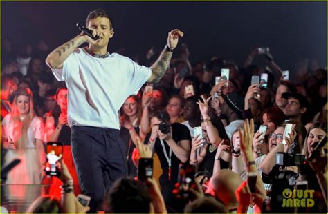 Liam Payne Is Naked In This Hot Instagram Photo Photos