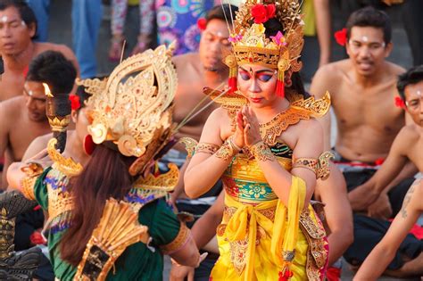 5 Tradisi Unik Perayaan Malam Tahun Baru Di Indonesia Inspirasi Shopee