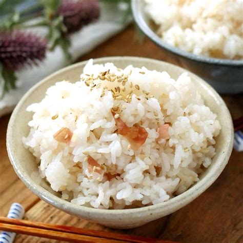 ツナとれんこんをのせて炊くだけ！れんこんの炊き込みご飯 Macaroni