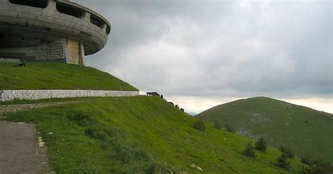 Spaceship In The Maoutains Imgur