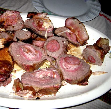 Colita de cuadril rellena de jamón queso y envuelta en panceta