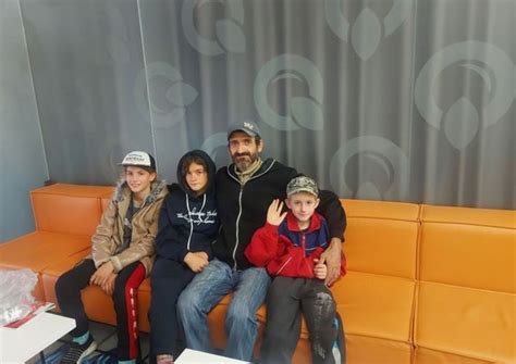 Пліч о пліч