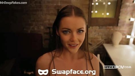 Sexy Slut Emma Stone Fucks Right In The Bar Fakeapp SexCelebrity