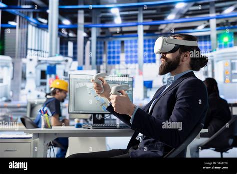 Photovoltaics Factory Engineer Utilizing Virtual Reality To Simulate And Optimize Production
