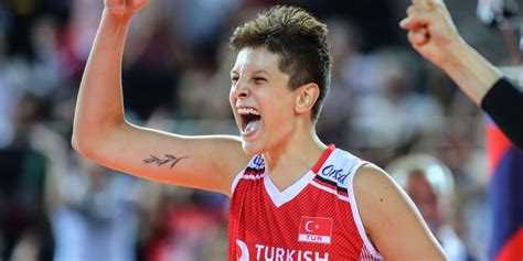 Mide bulandıran başlık Akit bu sefer de milli voleybolcu Ebrar