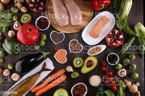 건강 한 음식 선택을 먹고 깨끗 한입니다 과일 야채 씨앗 Superfood 시리얼 소박한 배경에 잎 야채 건강한 식생활에 대한