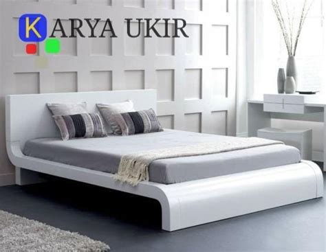 Divan Minimalis Simple Elegan Modern Terbaru Cat Putih