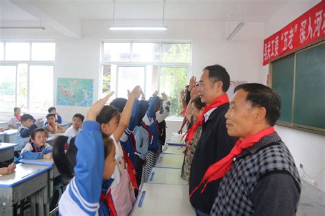 麻江河坝：“党建带关建”大手牵小手龙山镇乡村工作